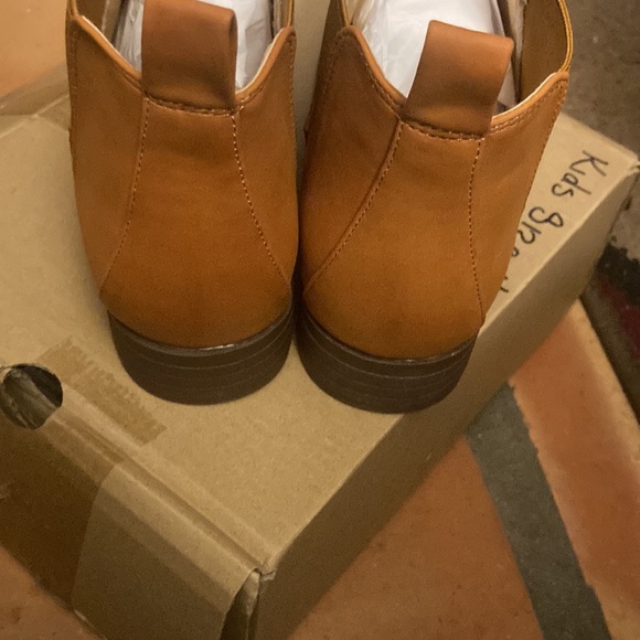 Zby | Shoes | Nib Kids Rounded Toe Boot Size 4 | Poshmark
